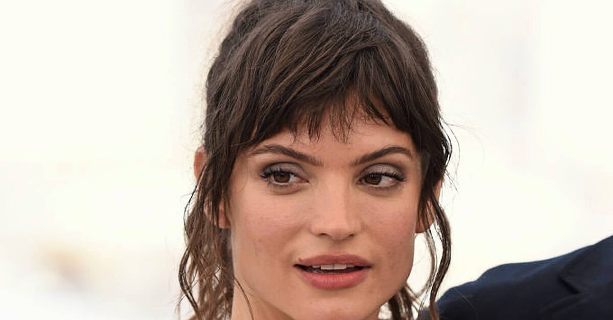 Actress and model Charlbi Dean dies at 32 Actress and model Charlbi Dean dies at 32