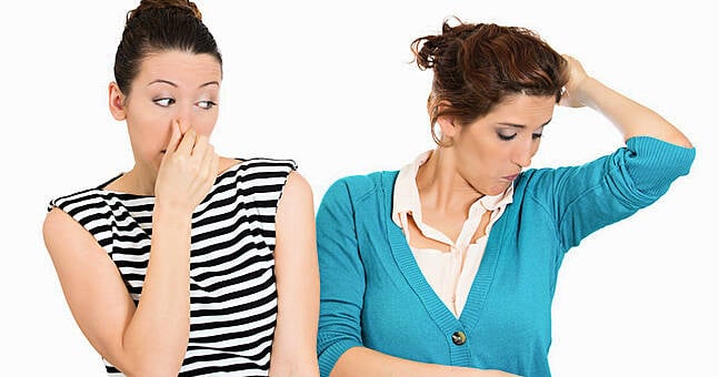 28 Weird Things Girls Do That Theyll Never Admit To Their Friends