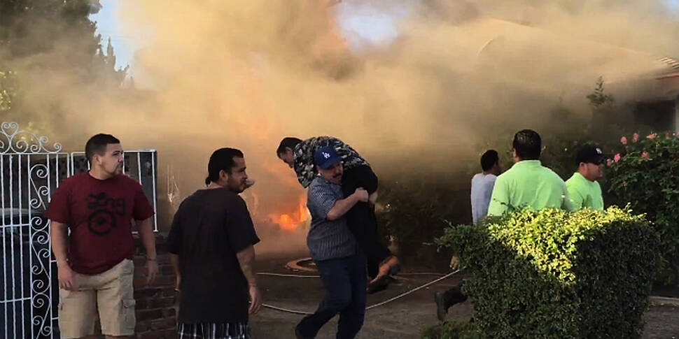 VIDEO: Heroic bystander rescues man from burning house | Newstalk VIDEO: Heroic bystander rescues man from burning house | Newstalk