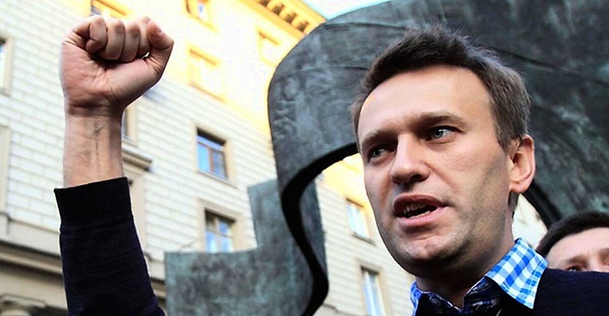 Russian Court Gives Putins Biggest Critic Alexei Navalny A Suspended