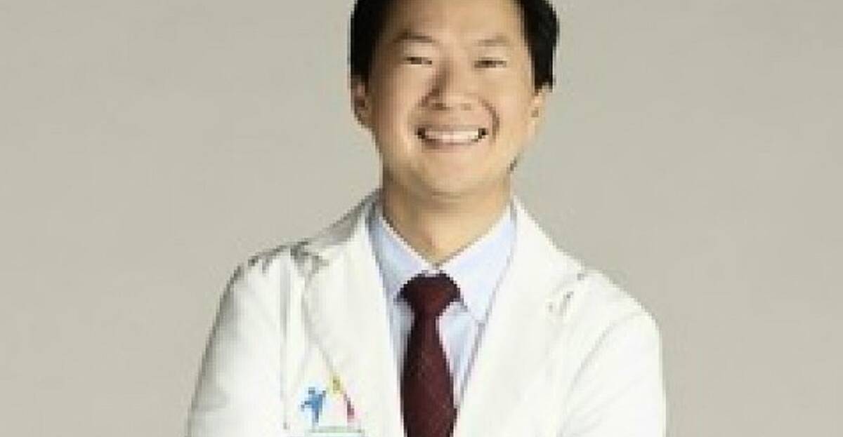 Ken Jeong Stops His Stand Up Show To Help A Fan Having A Seizure Spinsouthwest